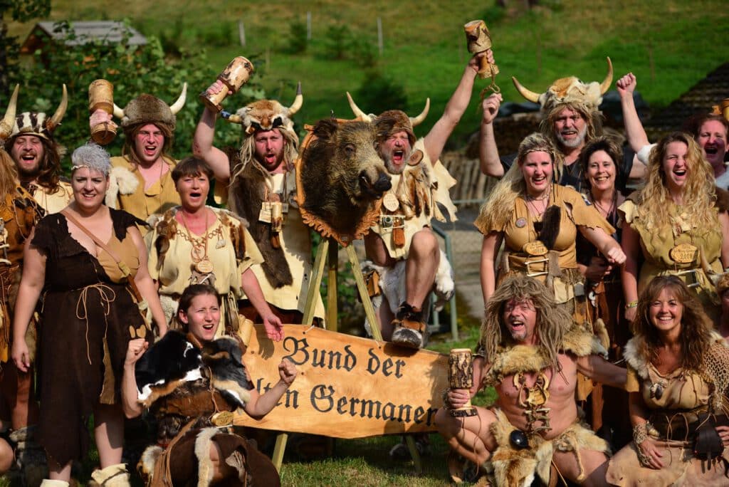 Vom Urschrei bis zum Knochenstemmen: Mambach lockt mit großem Germanenfest
