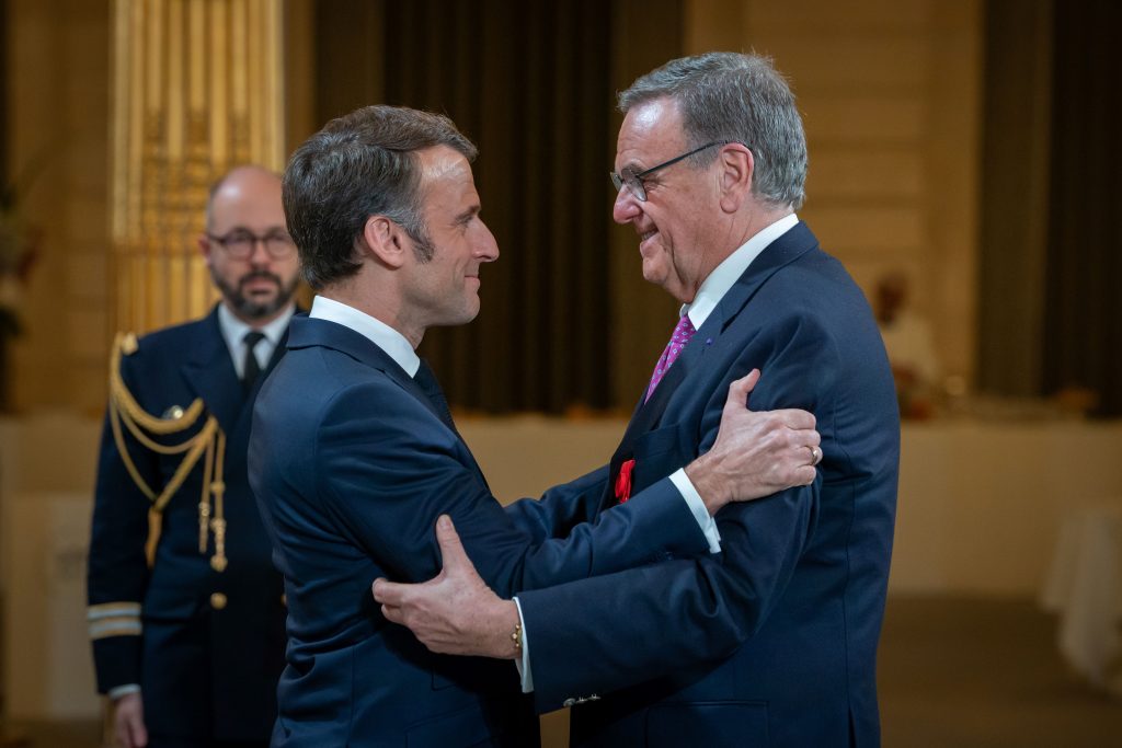 Macron ehrt Roland und Michael Mack mit höchsten Orden